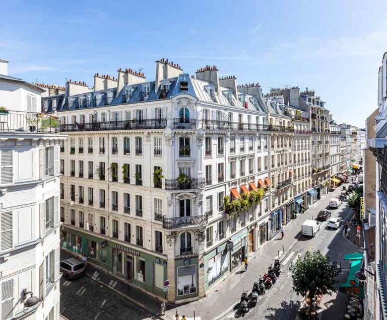 LES ABBESSES • Village Montmartre Paris